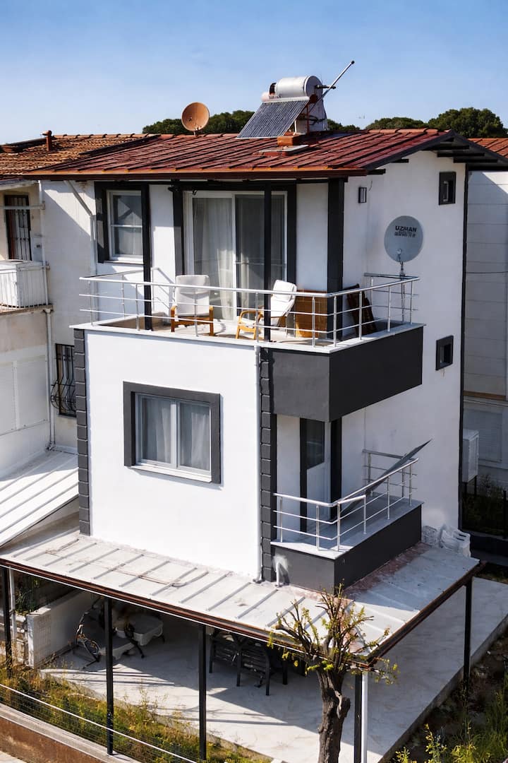 Plaja 300m Yürüme Mesafesinde • 3 Katlı Lüks Villa - Aydın