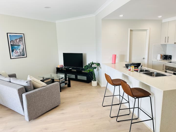 Apartment With Private Balcony & Parking In Perth - Perth