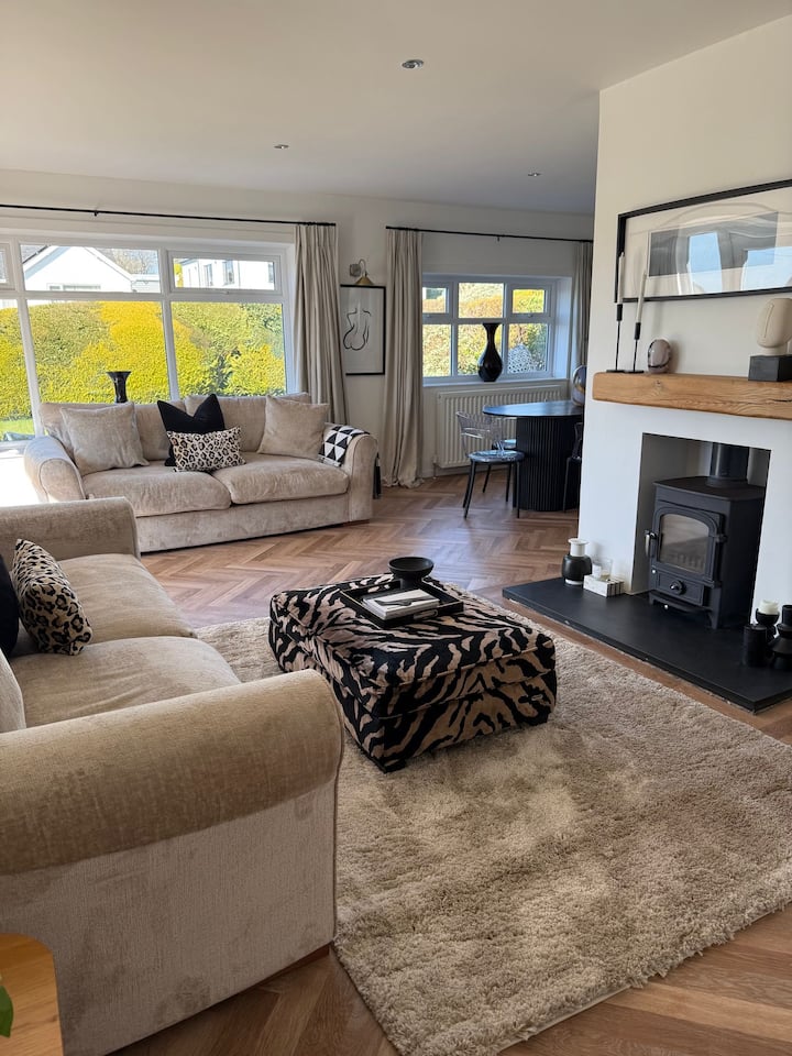 3 Bedroom House
Abersoch Village &
Beach Hut - Abersoch