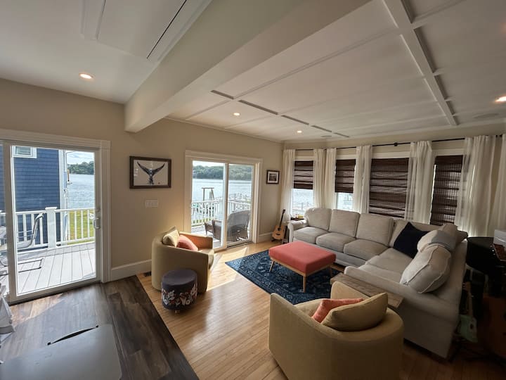 Waterfront Home In Salem, Massachusetts - 세일럼