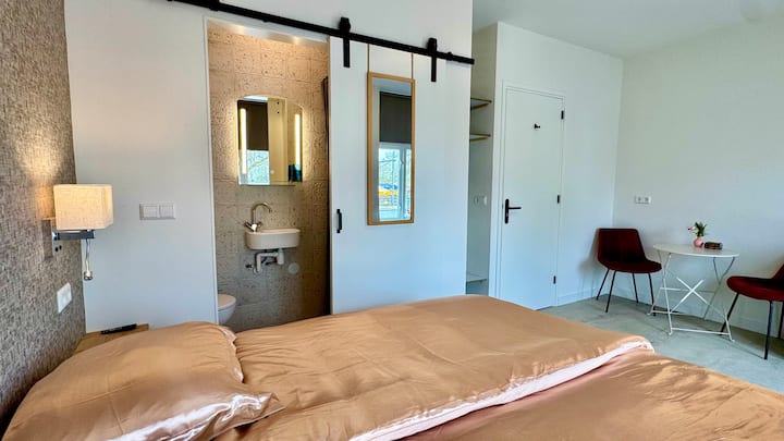 Modern Studio Opposite Alkmaar Station&city Centre - Alkmaar