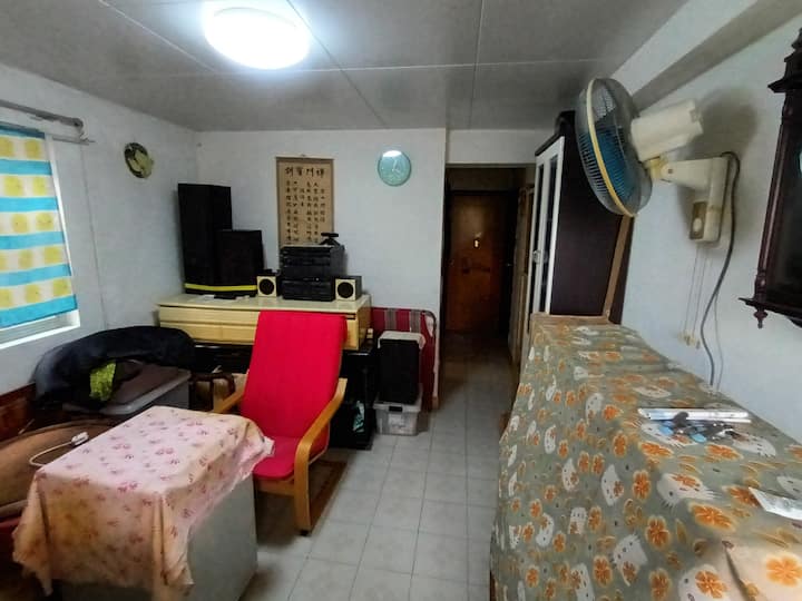 2nd Floor House, 1 Br 1 Lr At The Border
Lr - Shenzhen