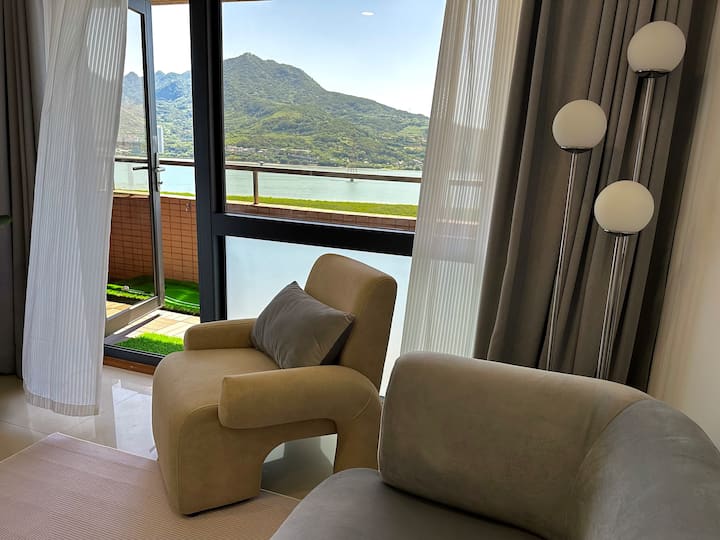 Sunset Retreat
兩房公寓｜山河海景｜捷運紅樹林站250公尺 - 