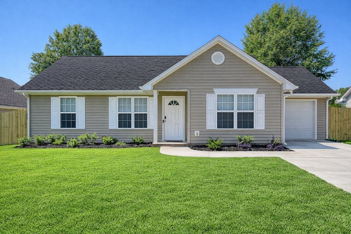 Large Fenced-in Yard! Dogs<3 Quiet, Clean, Comfort - Charlotte, NC