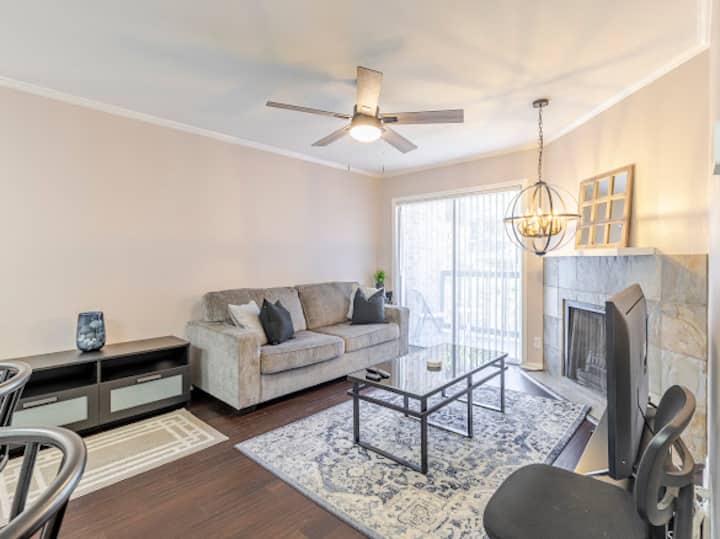 Charming Suite-free Parking, Coffee, Wi-fi, W/d - Austin, TX