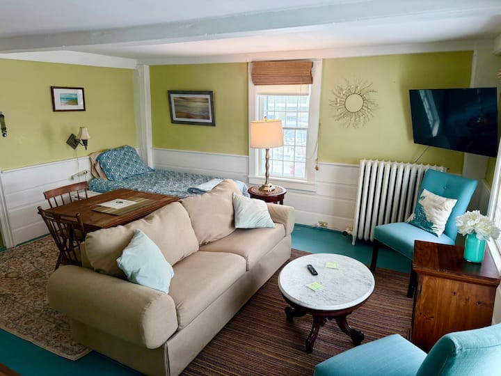 "Island Home" 1 Br Suite W/harbor View- Downtown - Edgartown, MA