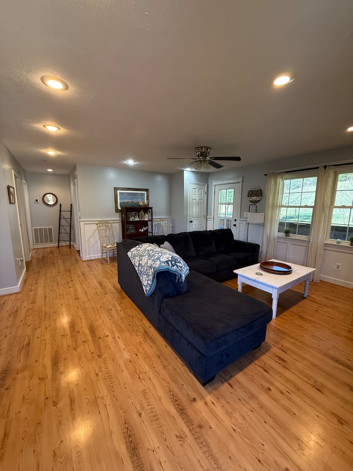 Relaxing Farm In The Mountains - Hungry Mother State Park, Marion