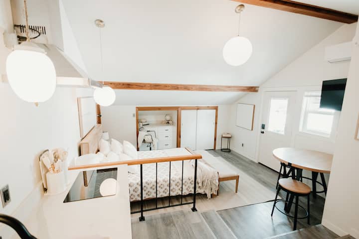 Eugene’s Pristine & Chic Studio W/kitchen & Ac - Eugene, OR