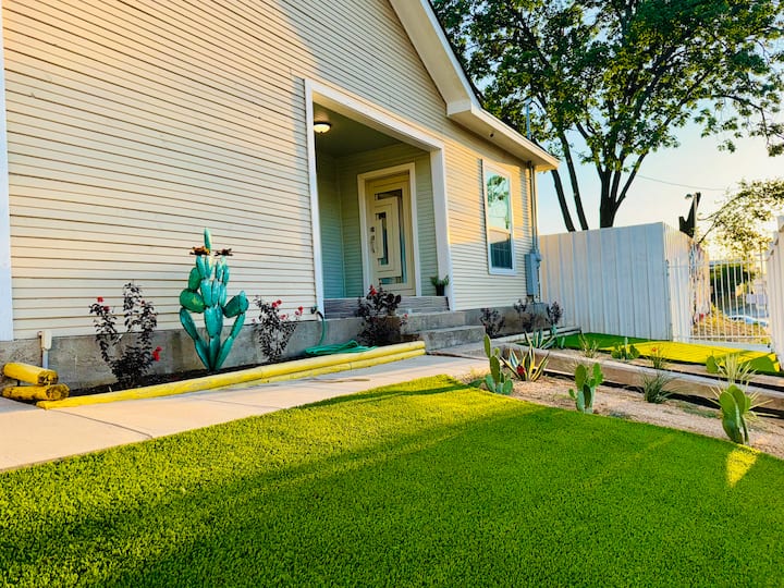 Cozy Dallas House (Oak Cliff) - Dallas, TX