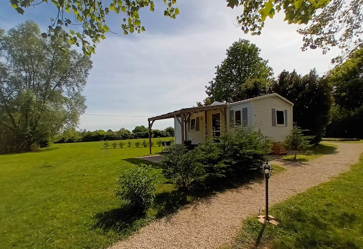 Petit Mobil-home à L'étang De Piou - Ain