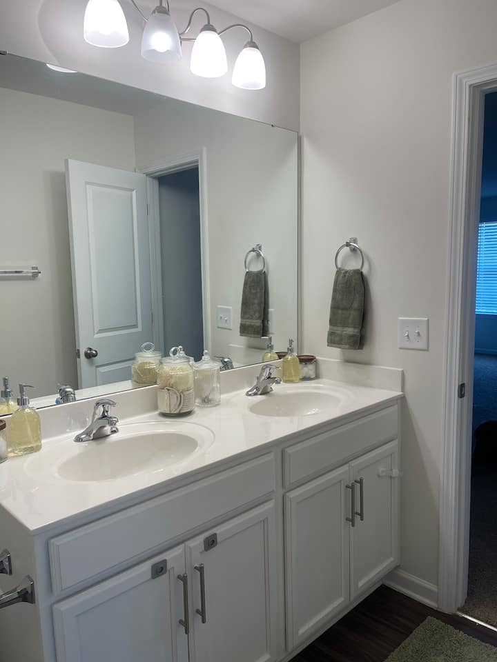 Paradise King Bed - Greensboro - Burlington, NC