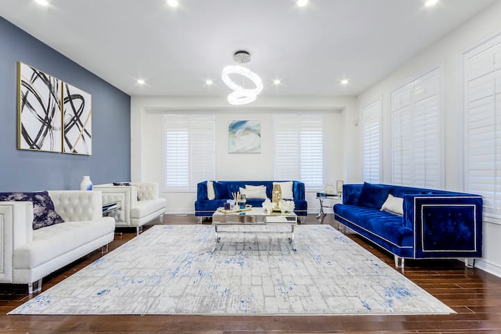 Spacious, Modern & Cozy Retreat - Pickering