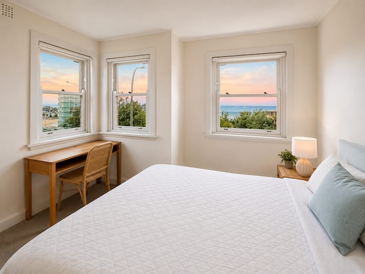 Ocean Views | Ac | 2 Mins To Beach, Cafes, Pools - Sidney