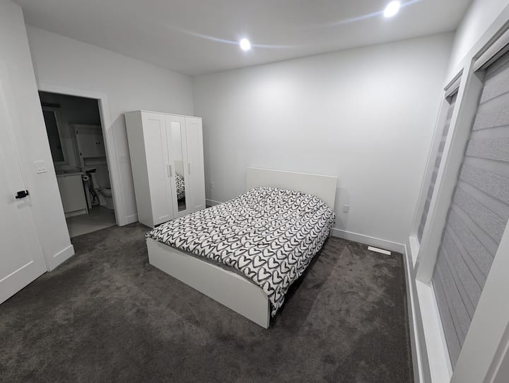 Peaceful Home Close To Nature - Cypress Mountain, BC