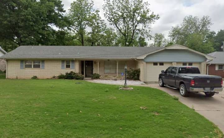 Quiet Block In Stillwater- Up To 7 In A 3bd/2.5ba - Carl Blackwell Lake, OK