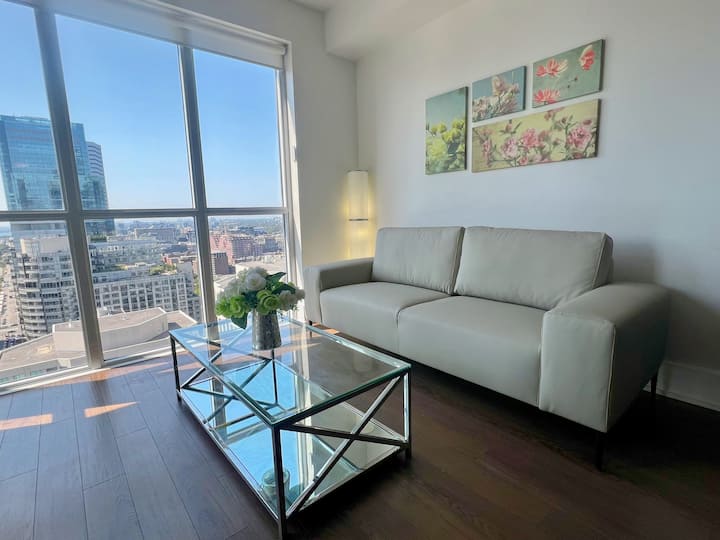 Stunning Condo Across Cn Tower With Free Parking - Toronto