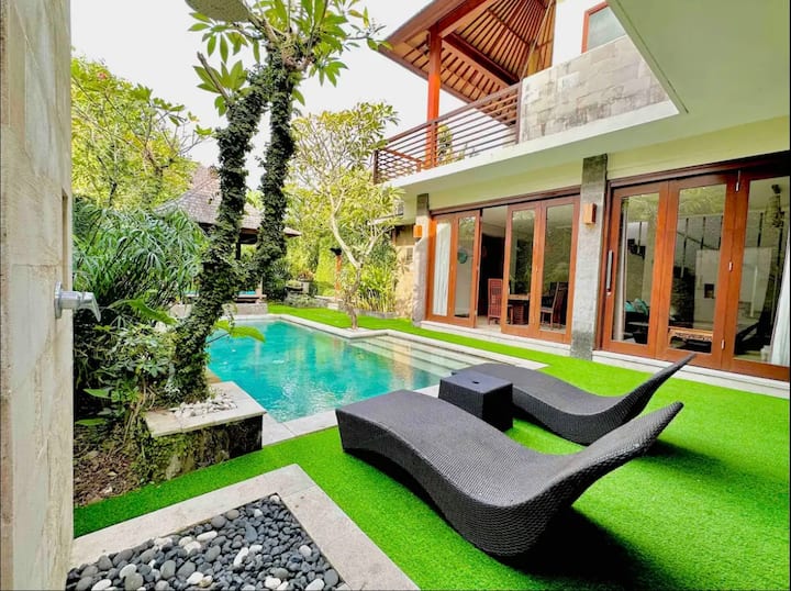3 Bedrooms Villa In Batu Bolong - Bali