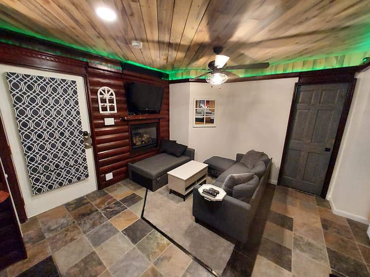 Mountain Cabin
*Modern Condo* - Estes Park, CO