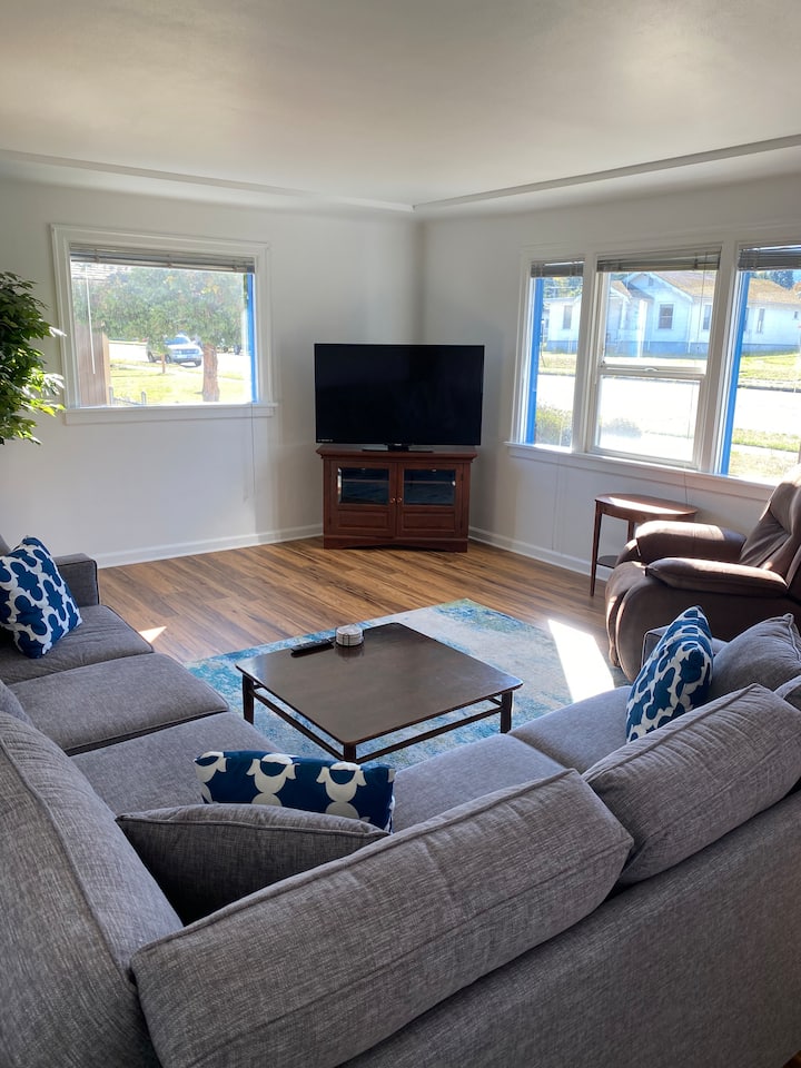 Cozy Cottage With Mountain Views - Port Angeles, WA