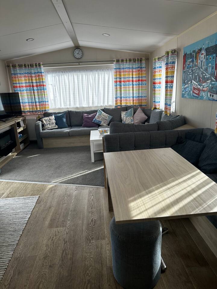 Suffolk Seaside Holiday Home, Bright And Cheerful - Felixstowe
