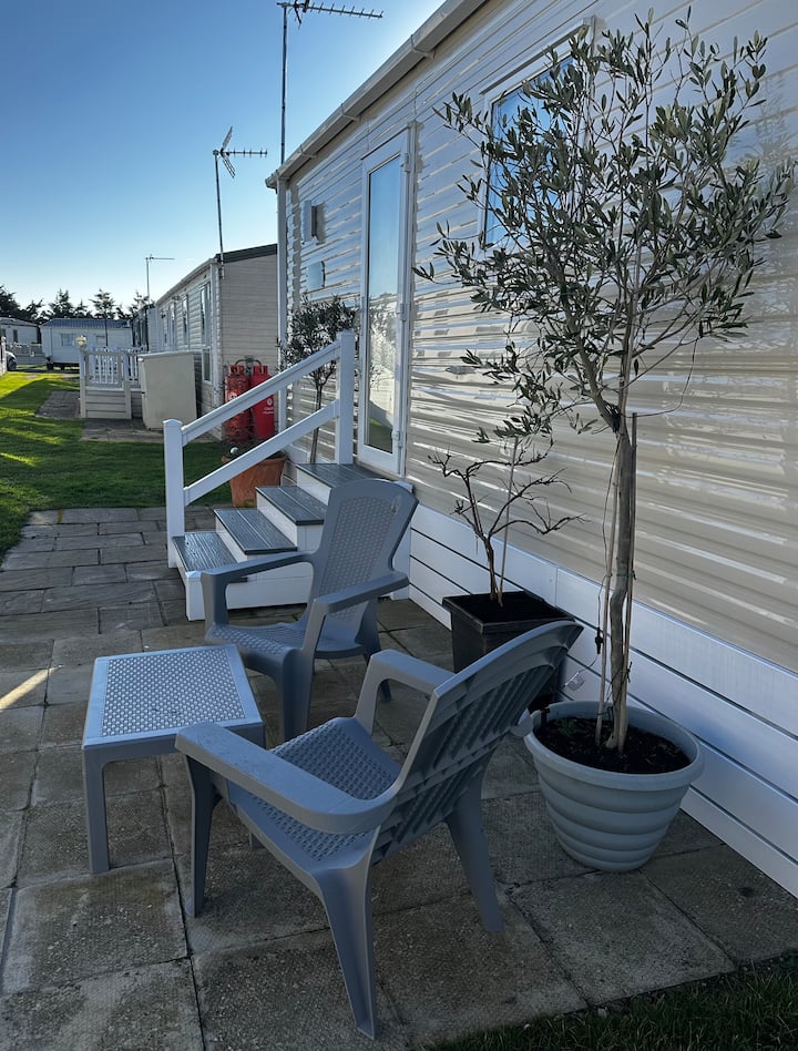 Suffolk Seaside Holiday Home, Bright And Cheerful - Felixstowe