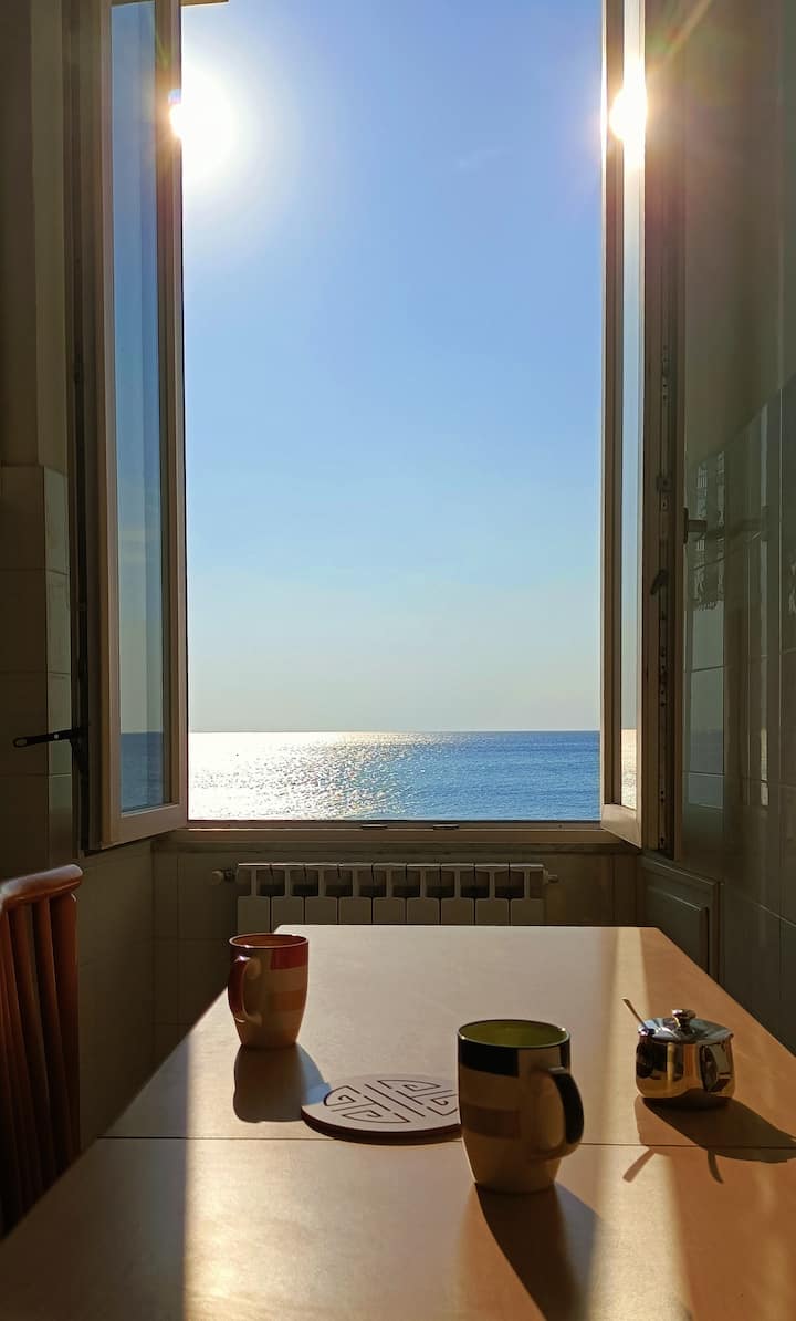Quadrilocale Fronte Mare In Centro - Albenga
