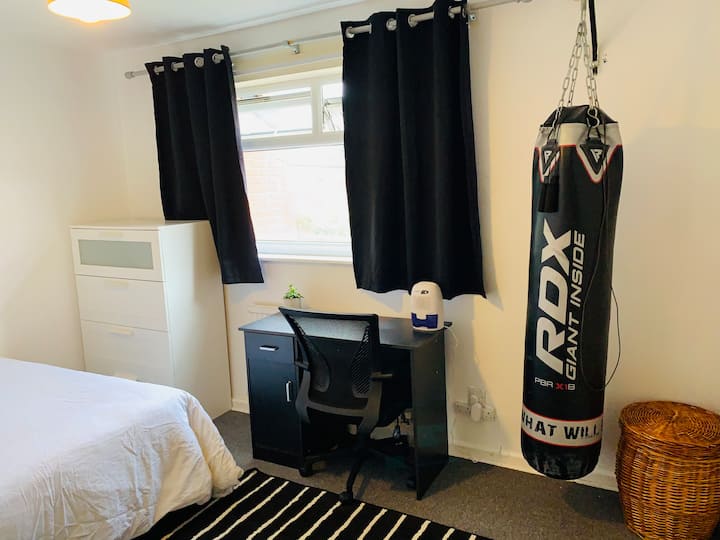 Wellness Room Near Fall Park - 里茲