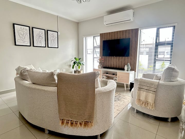 New Urban Apartment W/office And Pool@thehabitat - Gaborone