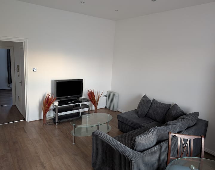 Cosy Two Bed Flat - Sutton - London