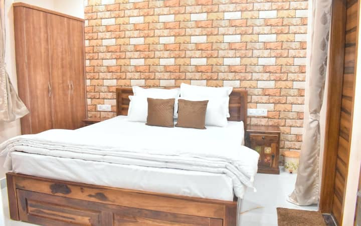 Garden Getaway - Varanasi
