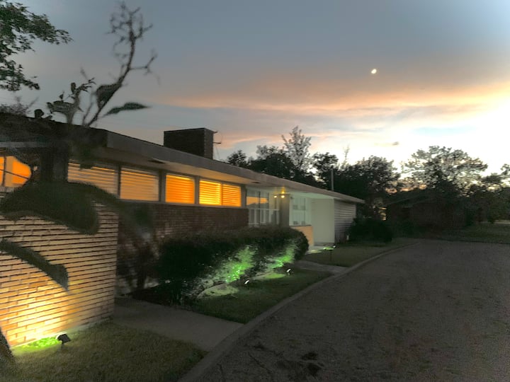 Flagpole On The Knoll! - College Station, TX