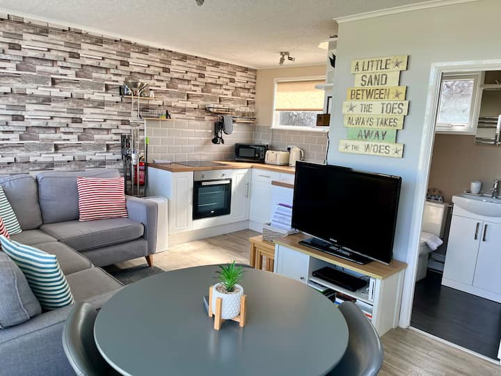 2 Bedroom Detached Chalet, Broadside Chalet Park - Hickling Broad