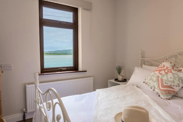 Cosy Beachside Cottage With Sea Views - Irlanda