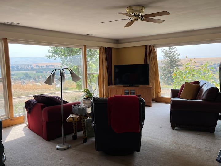 House On The Hill - Pendleton, OR