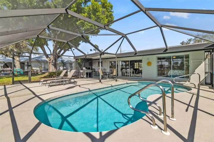 The Harbor House-waterfront-private- Heated Pool - Port Charlotte, FL