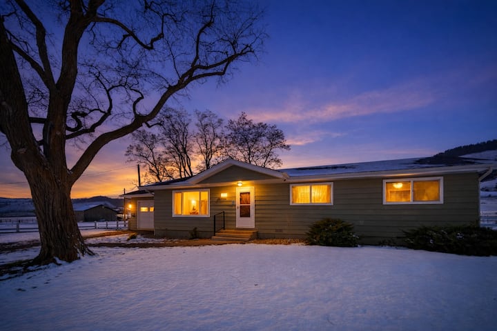 The Farmyard: Your Peaceful Country Retreat - La Grande, OR