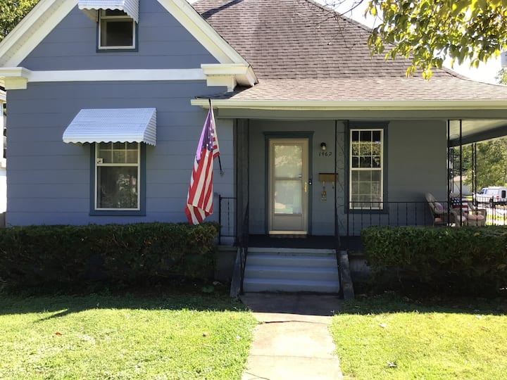 Spacious Home Near Downtown-pet Friendly/yard - Springfield, MO