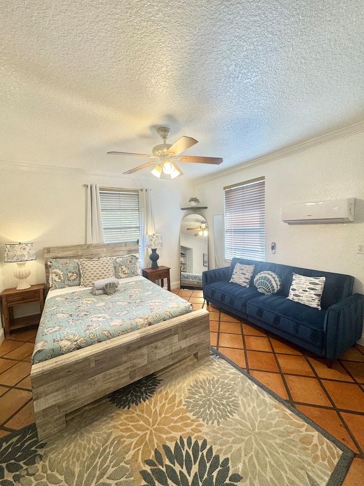 Atlantic Ave Home Away From Home - Delray Beach, FL