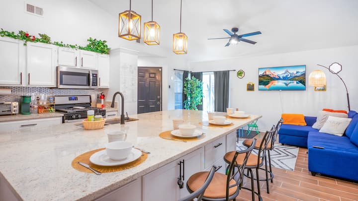 28+day Stay | Roommate Style | Blackout Curtains - San Antonio, TX