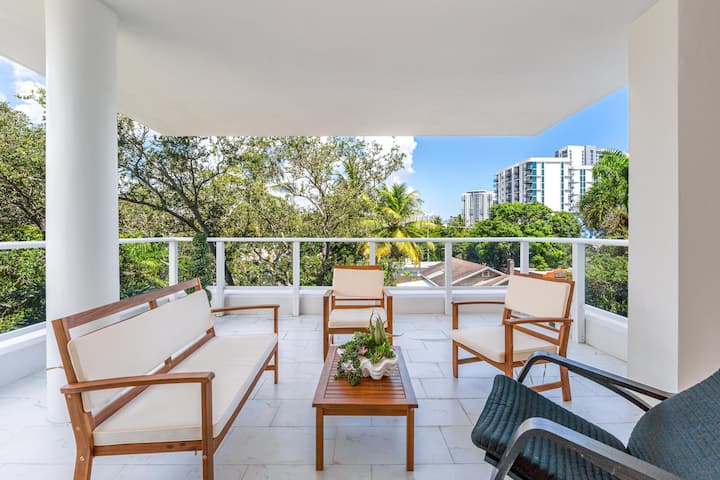 Stylish Apt W/pool & Gym Near Beach - Aventura, FL