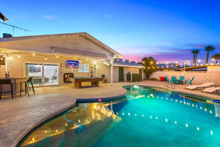 Family Oasis. Pool/firepit & Ev Charger 3-mi-strip - Las Vegas