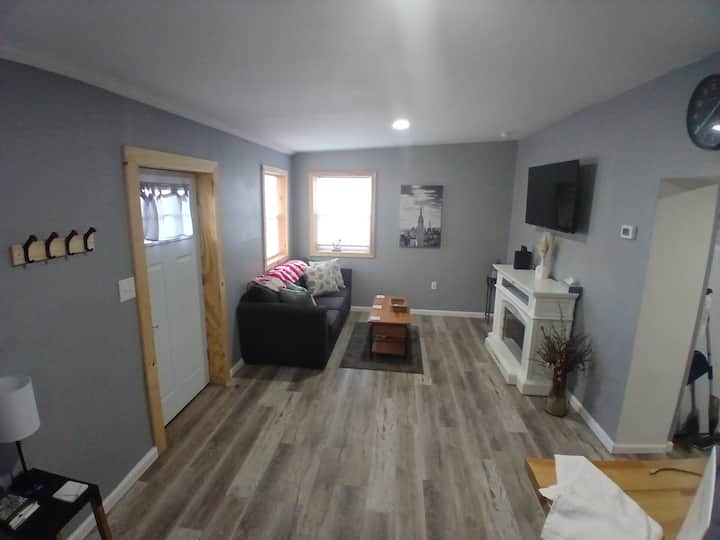 Train Lovers, Beach 2 Miles Away, Traveling Nurses - Angola on the Lake, NY