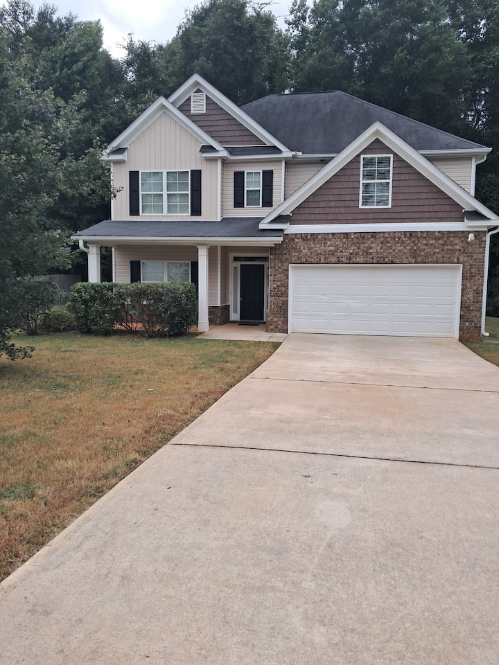 Hospitable Hampton Hideaway - Hampton, GA