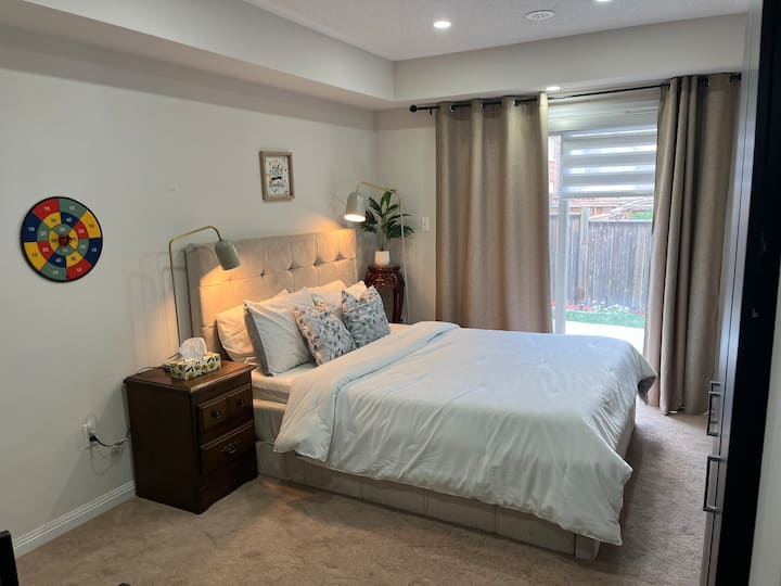 Hotel Room - Suite In A Townhouse - Brampton