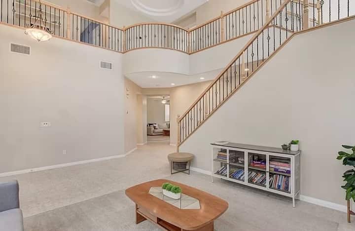 Two Rooms And Private Full Bath In Stunning House. - Las Vegas