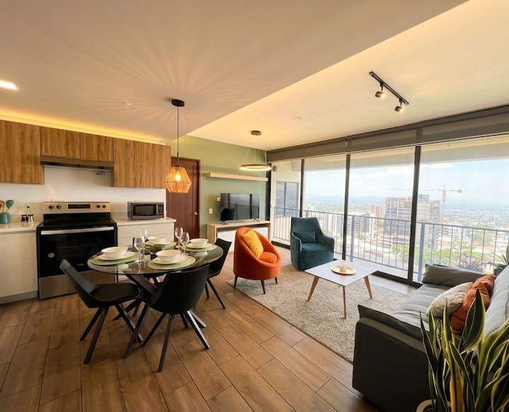Central 2br A/c Apt W/ Stunning City View & Pool - San Salvador (El Salvador)