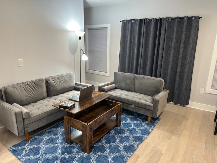 Modern 2 Bed/1 Bath Near Union Market (P2) - Washington, D.C.