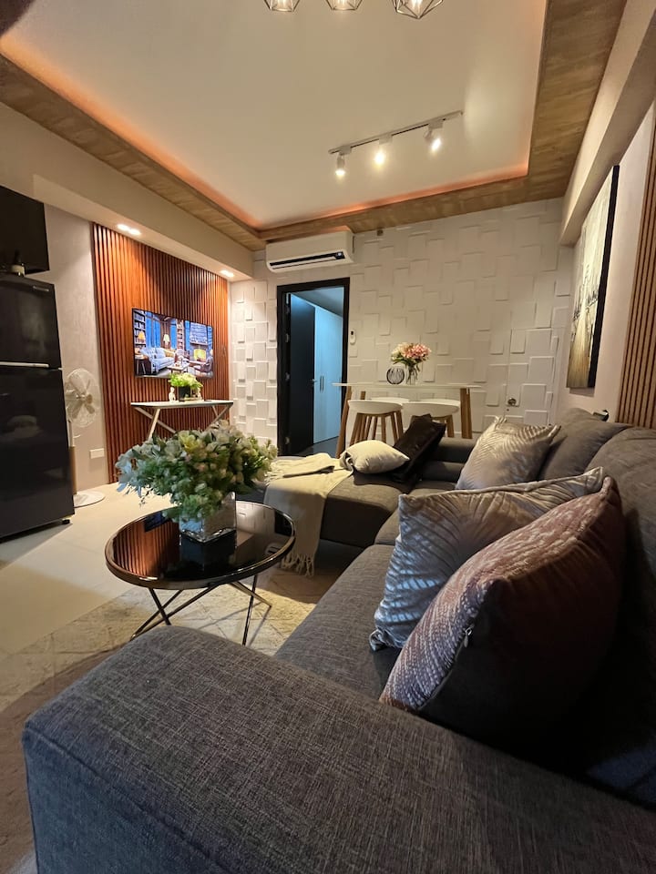 Modern 1br W/ City View & Netflix + Wifi Near Mall - Davao City