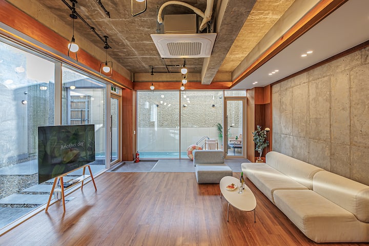 스테이13월/7-신축독채풀빌라 프라이빗 온수풀장 보문단지5분 황리단길15분 - Gyeongju-si