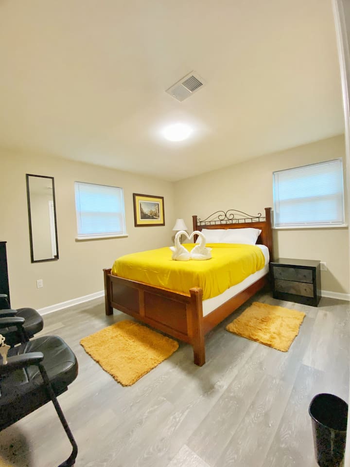 Stylish And Bright Private Room - Woodbridge, VA